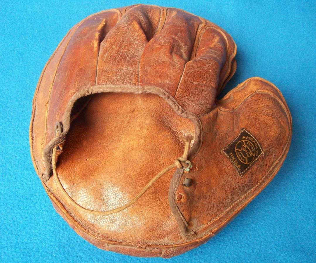 A J Reach 100 Crescent Catchers Mitt Back | Early Gloves & Mitts ...